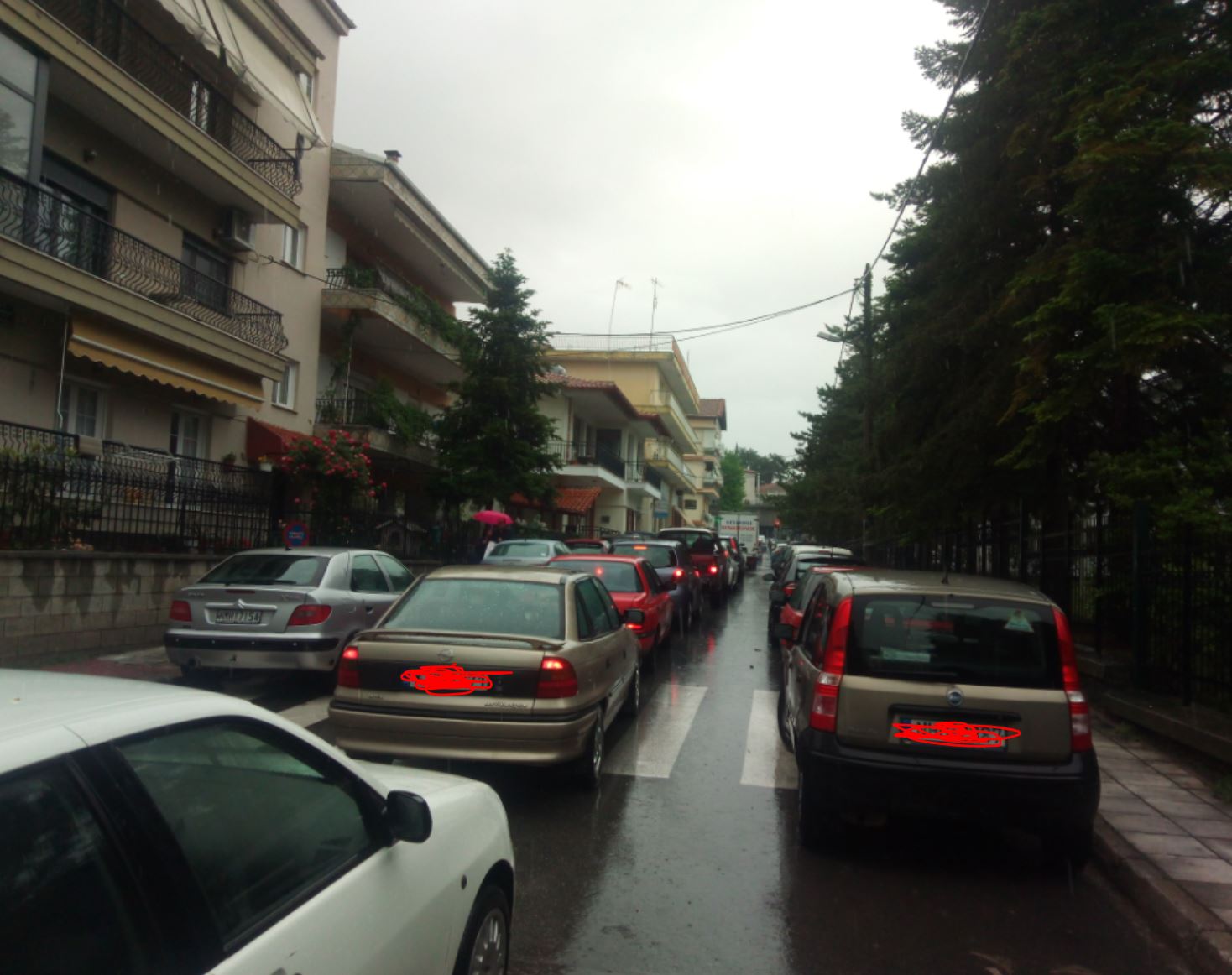 » kozan.gr: Ουρά αυτοκινήτων έφερε η λειτουργία των φωτεινών ...