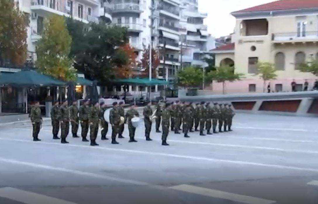 » kozan.gr: Ώρα 08:00: Πανηγυρική έπαρση της σημαίας, στην κεντρική ...