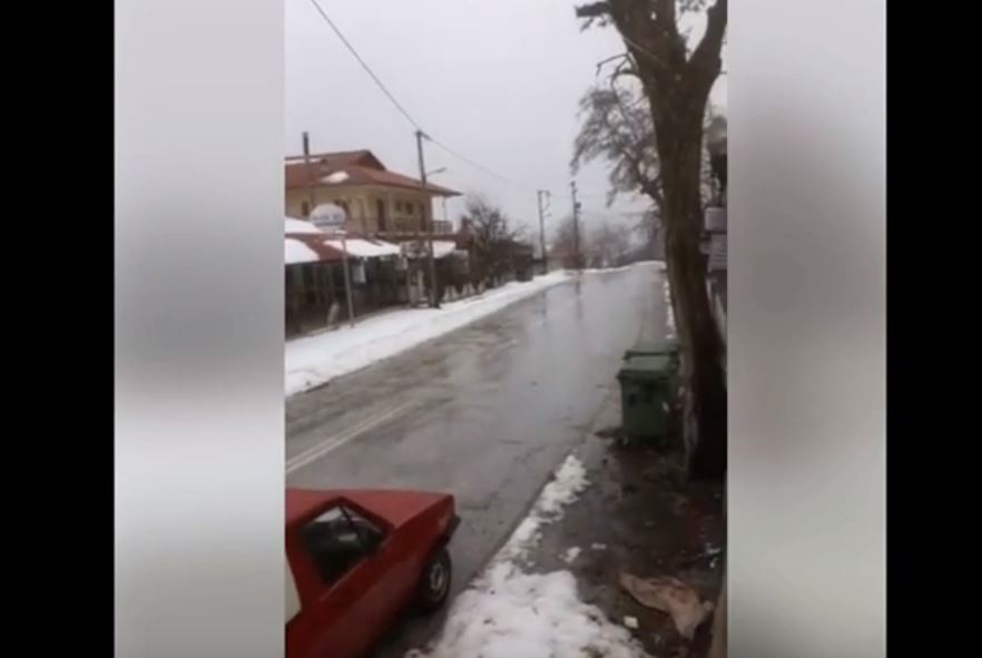 » kozan.gr: Χιονίζει αυτή την ώρα (12:30 μ.μ.) στην Ζωοδόχο Πηγή (Βίντεο)