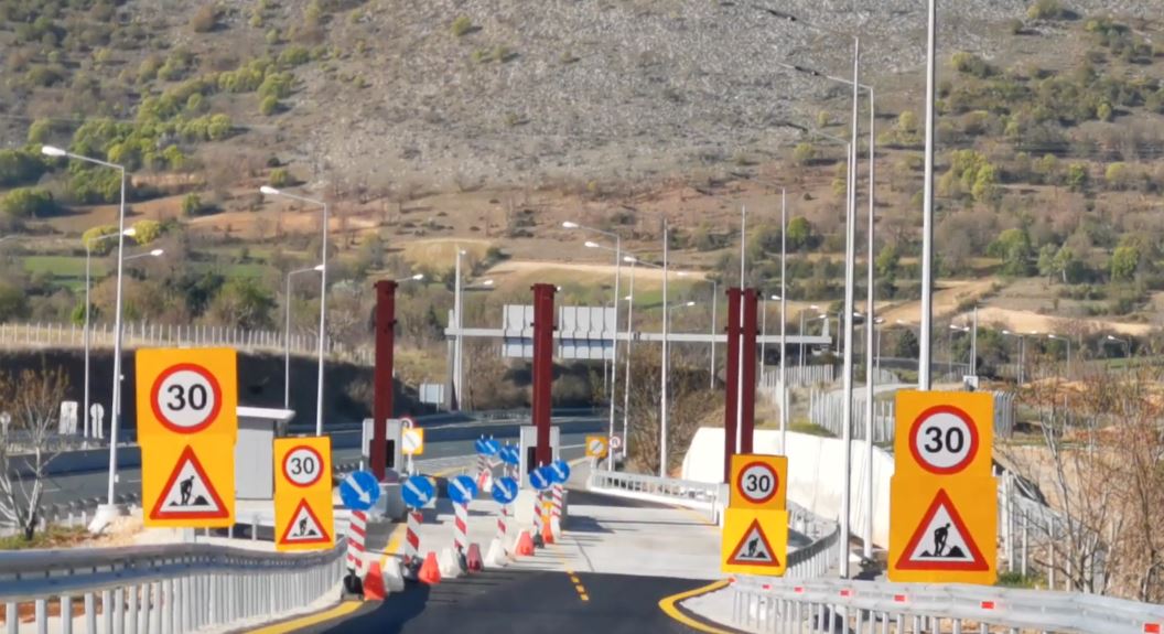 » Σχεδόν έτοιμος ο πλευρικός σταθμός διοδίων στον κόμβο Μπάρα Σιάτιστας ...