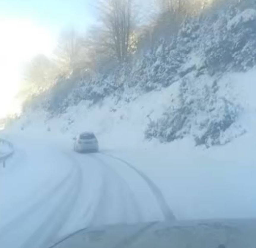 » kozan.gr: Ώρα 09:30 π.μ.: Γεμάτη χιόνι και παγωμένη η παλαιά Ε.Ο ...