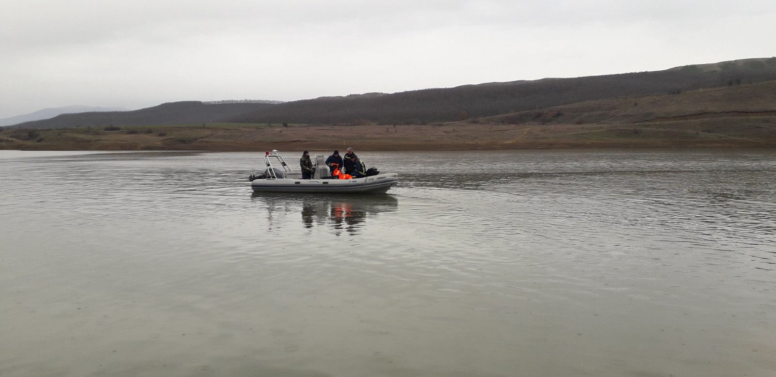 » kozan.gr: Ώρα 11:50 π.μ.: Υπό βροχή, 5 βάρκες, εκ των οποίων η μία με υπερσύγχρονο σύστημα ...