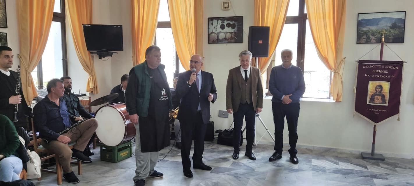 » kozan.gr: Πολύ κέφι και χορός στην γουρνοχαρά στον Πελεκάνο Βοΐου ...
