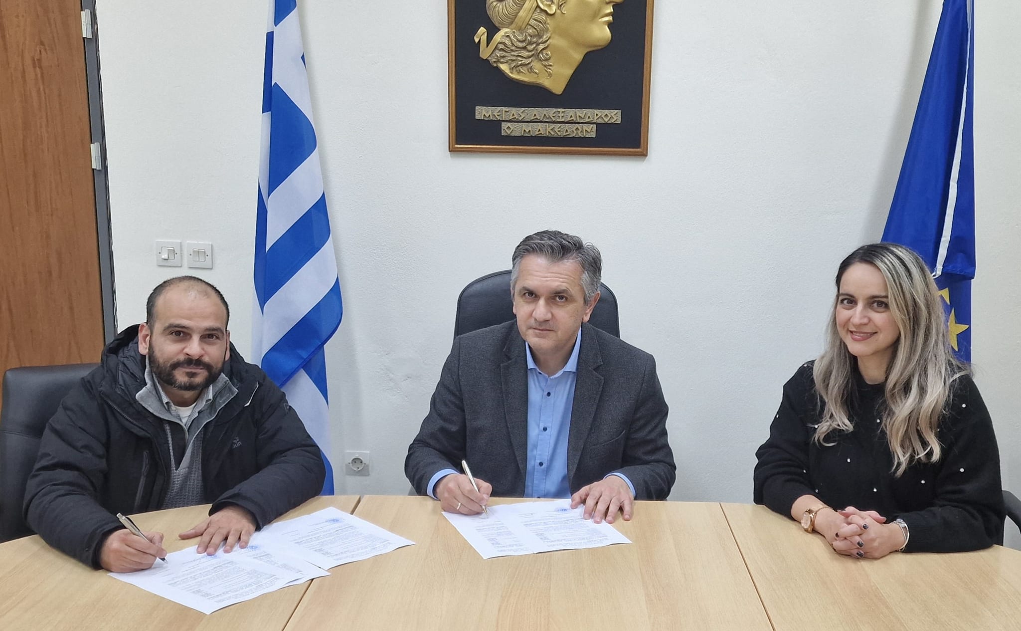 » Υπογραφή σύμβασης για την ανόρυξη γεώτρησης άρδευσης στο Δροσερό του ...