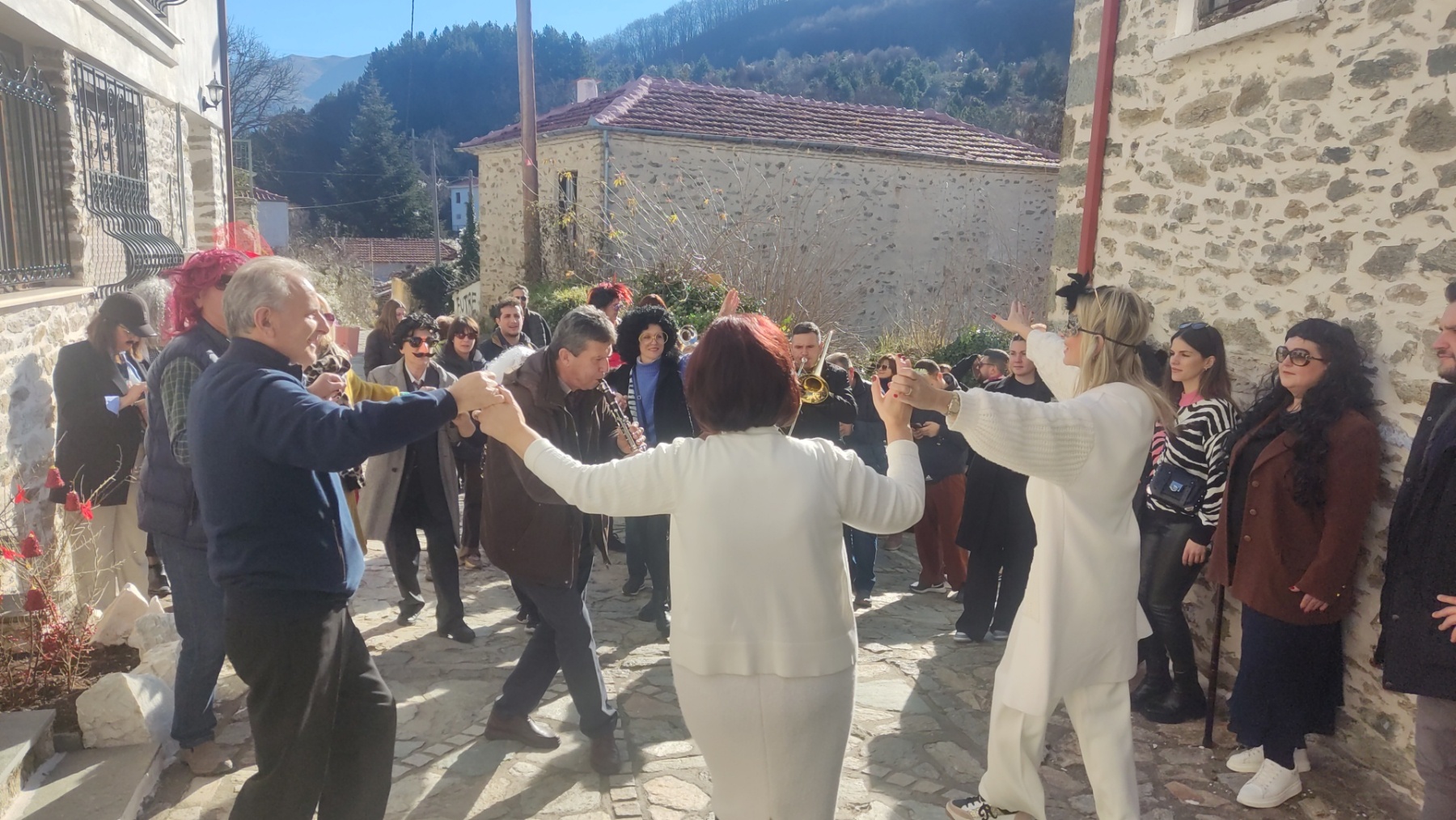 » kozan.gr: Ανήμερα της Πρωτοχρονιάς του 2023 αναβίωσαν το έθιμο του ...
