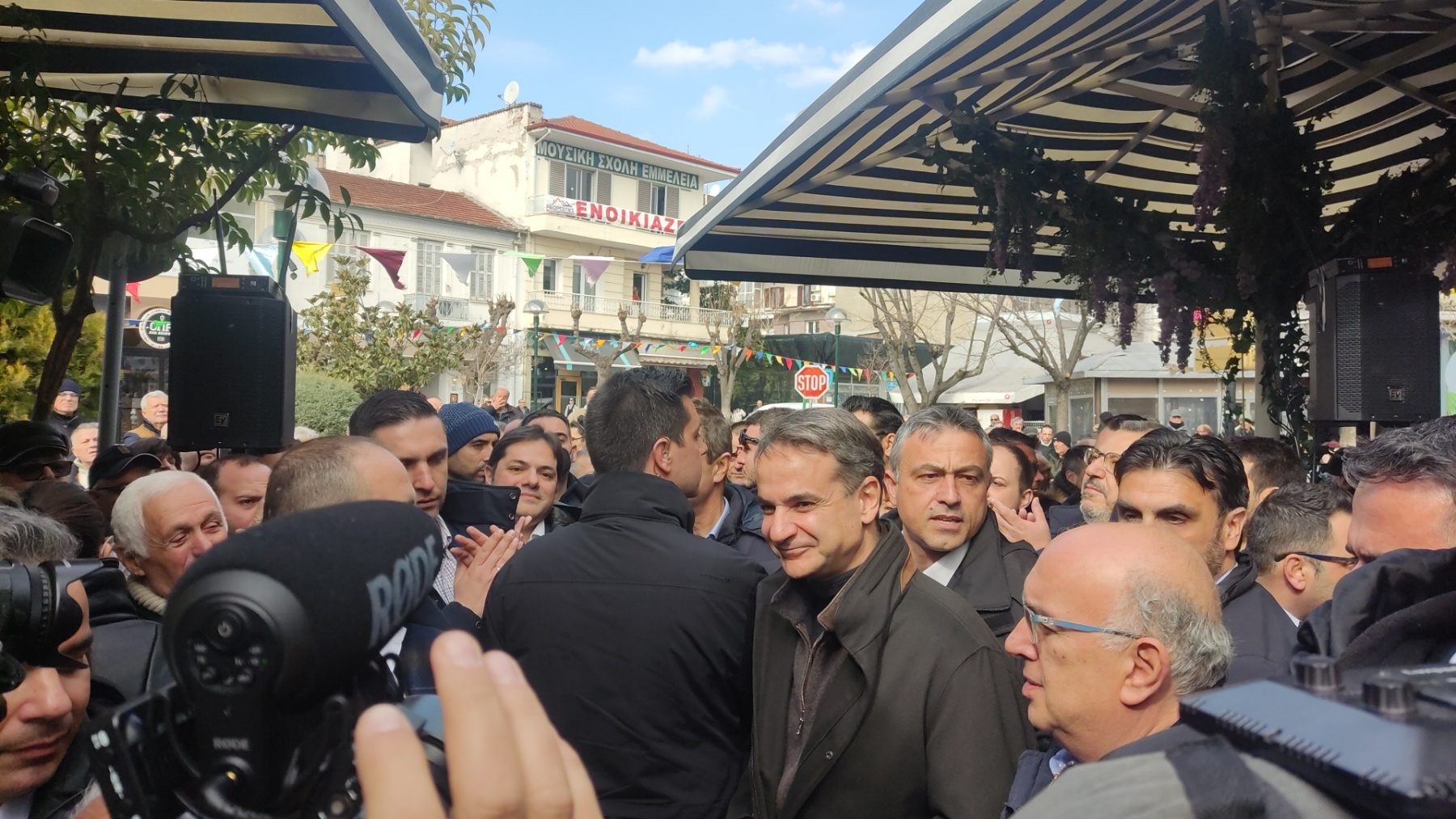 » kozan.gr: Ώρα 12:35 μ.μ.: Έφτασε στην Πτολεμαίδα ο Πρωθυπουργός Κ ...