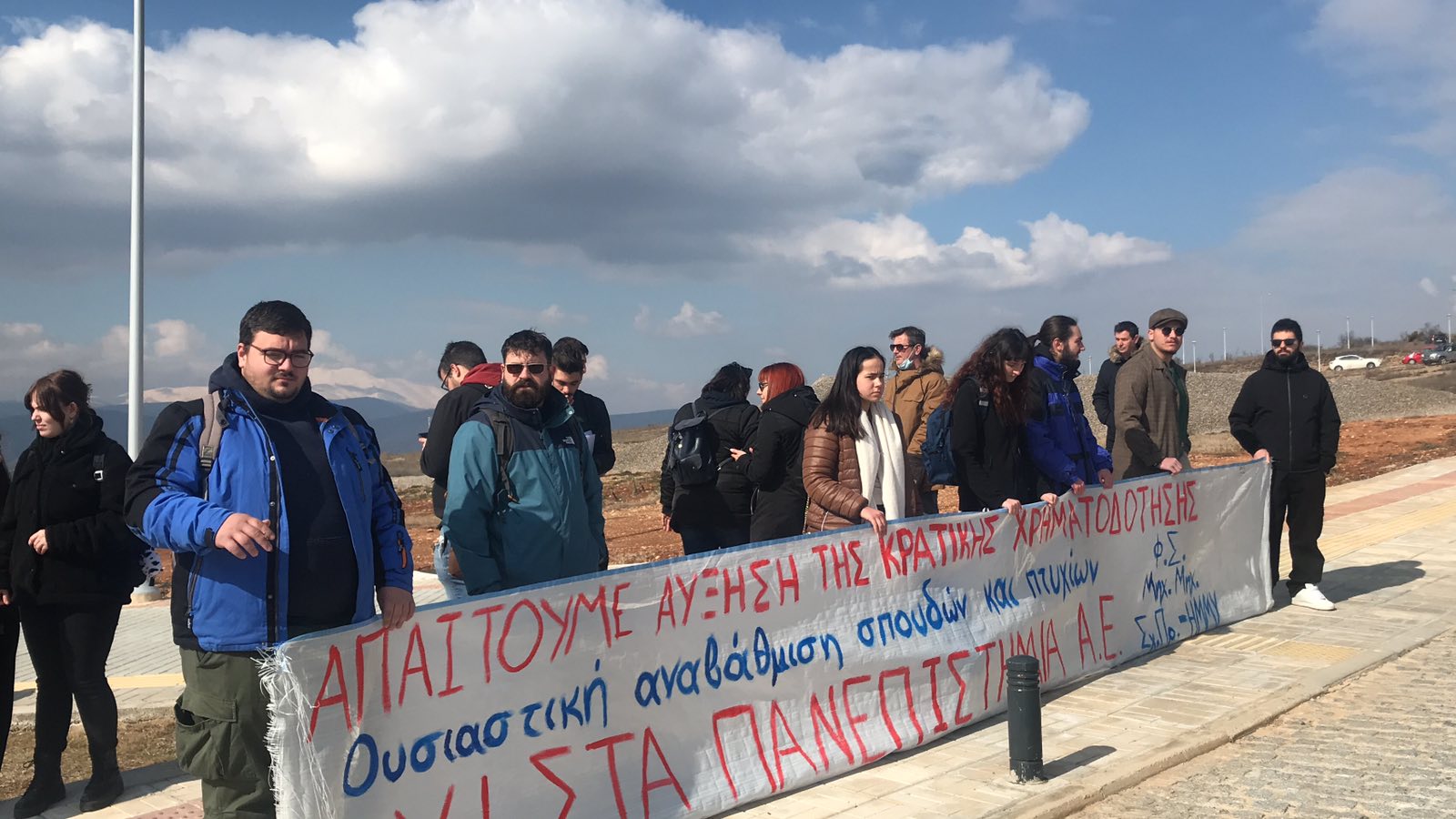 » kozan.gr: Ώρα 13:15: Κοζάνη (ΖΕΠ): Παράσταση διαμαρτυρίας από μερίδα ...