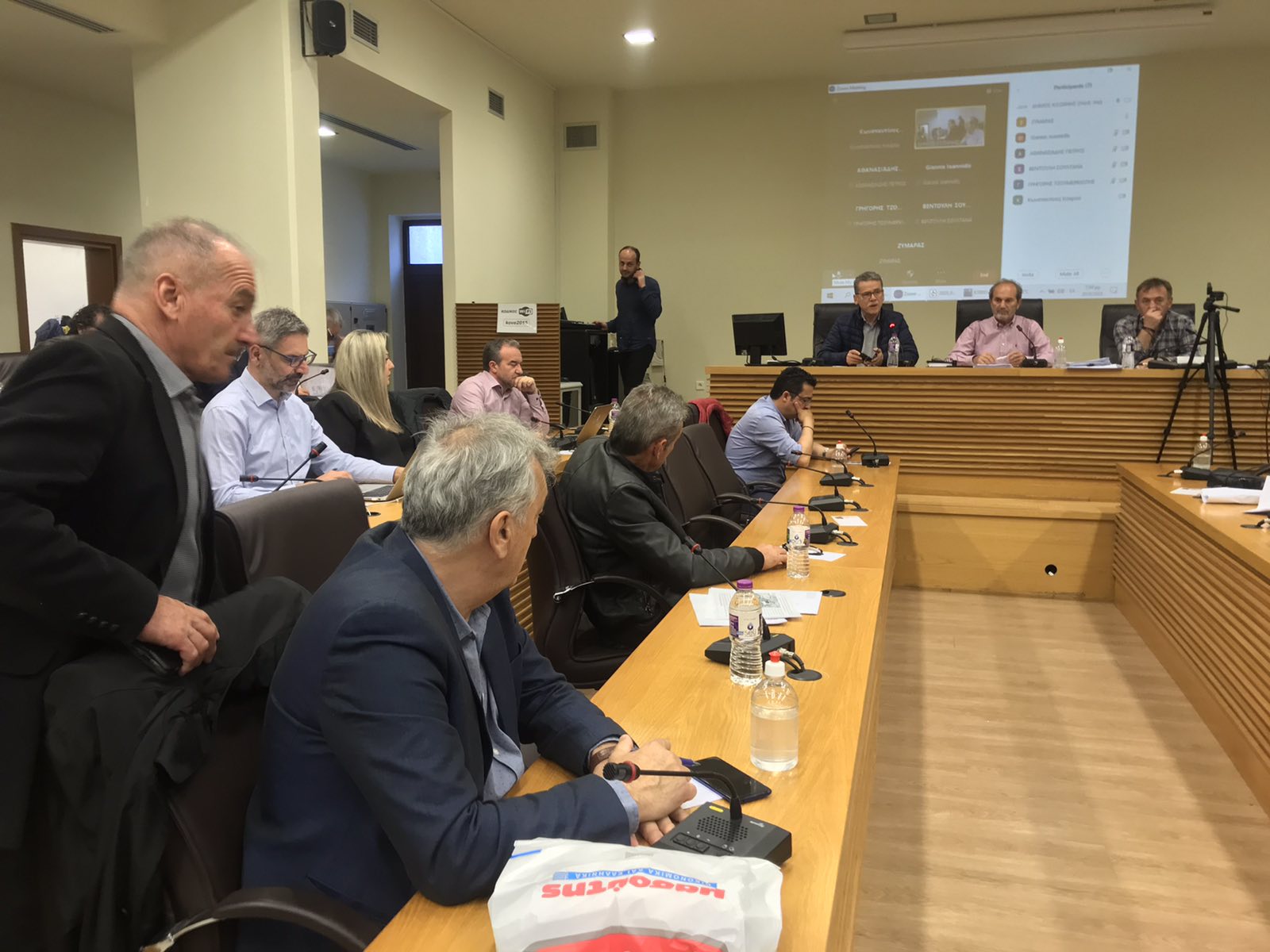 » kozan.gr: Οι προσκλήσεις, σε κλειστό φάκελο, για την αυριανή (22/4 ...