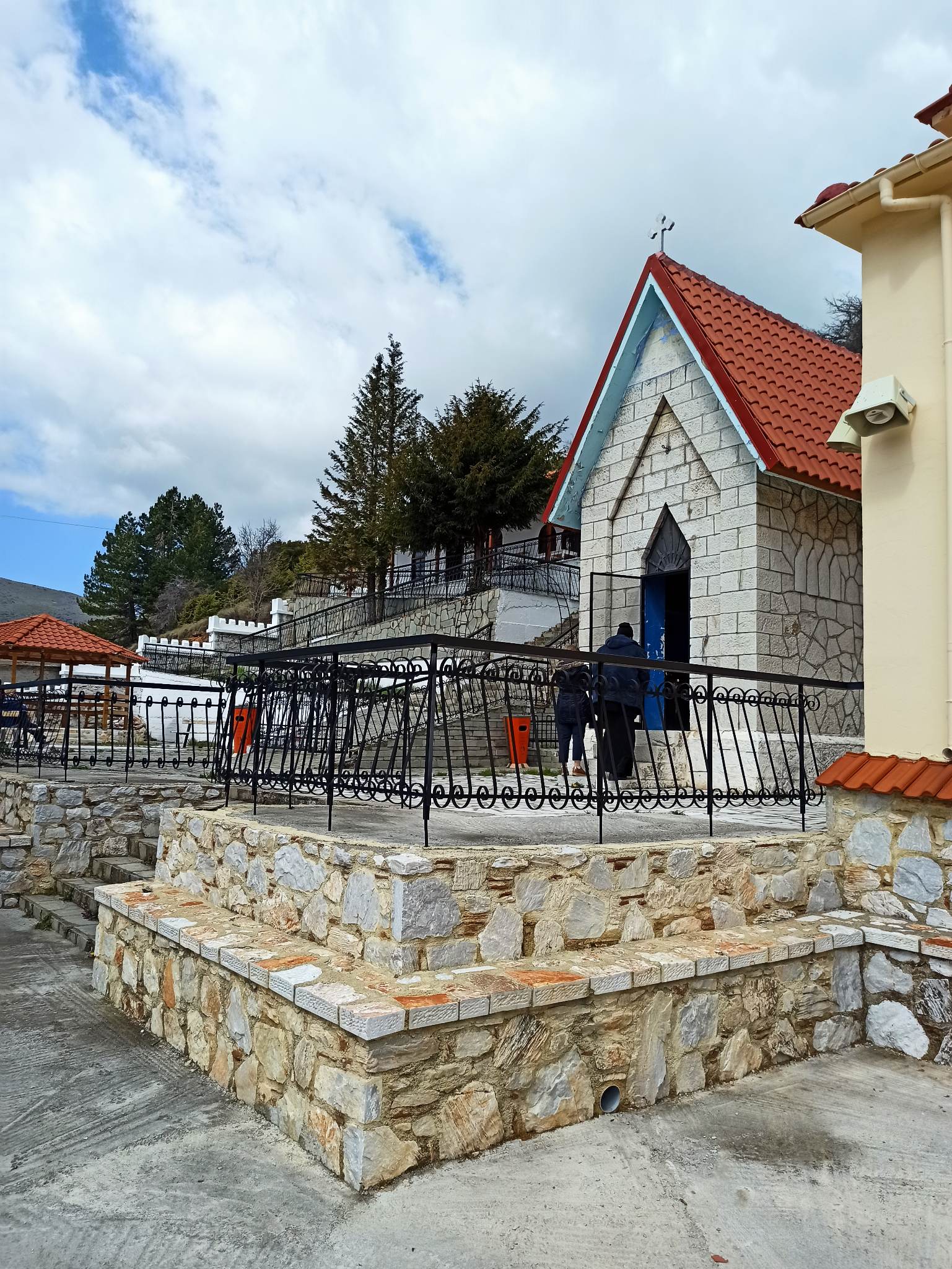 » kozan.gr: Πανηγυρίζει το εκκλησάκι της Ζωοδόχου Πηγής στο ομώνυμο ...