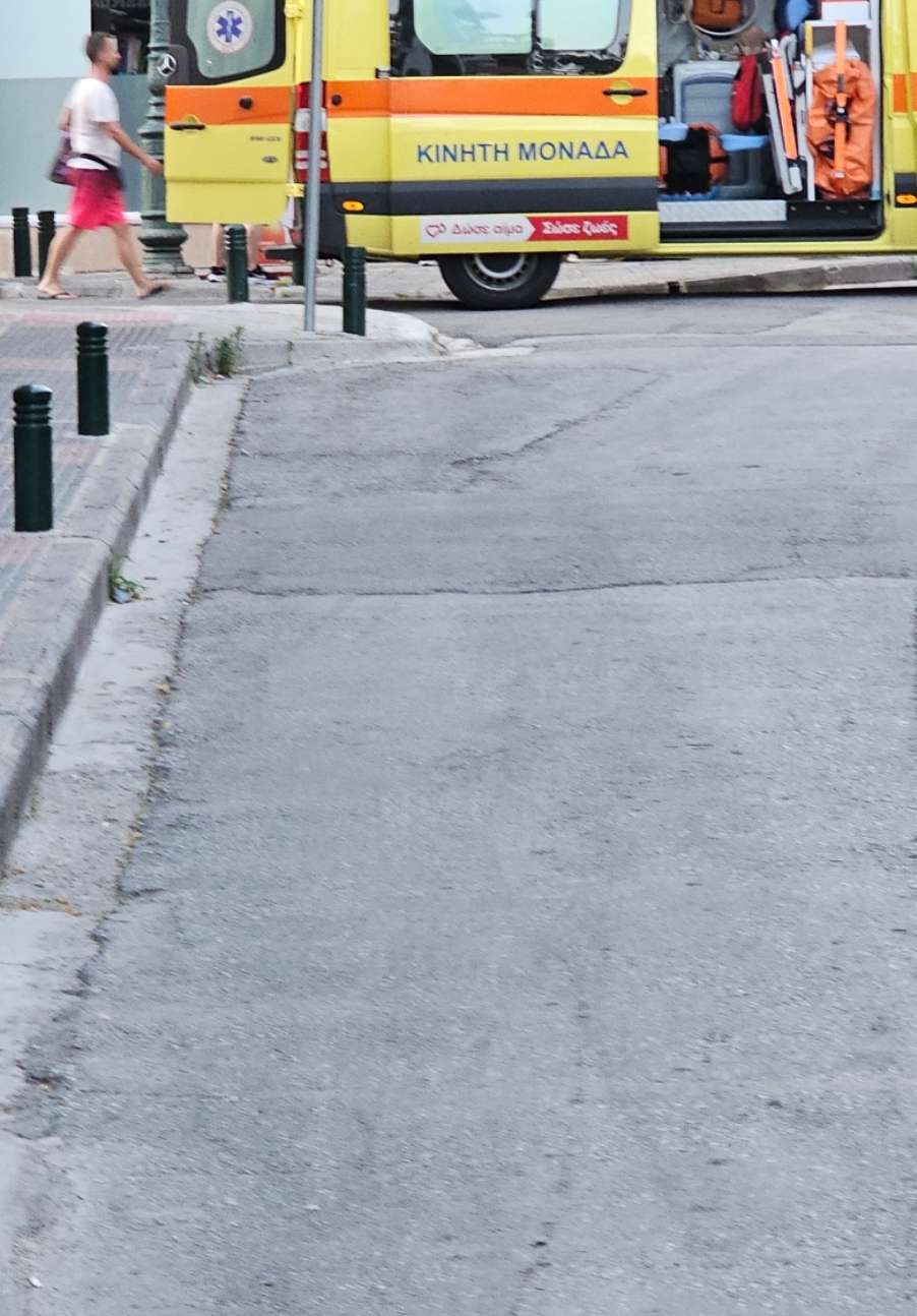 » Kozan.gr: Ώρα 20:30: Αναστάτωση πριν από λίγο στην οδό Ιωάννου Φαρμάκη – Ανδρας ηλικίας μεταξύ ...