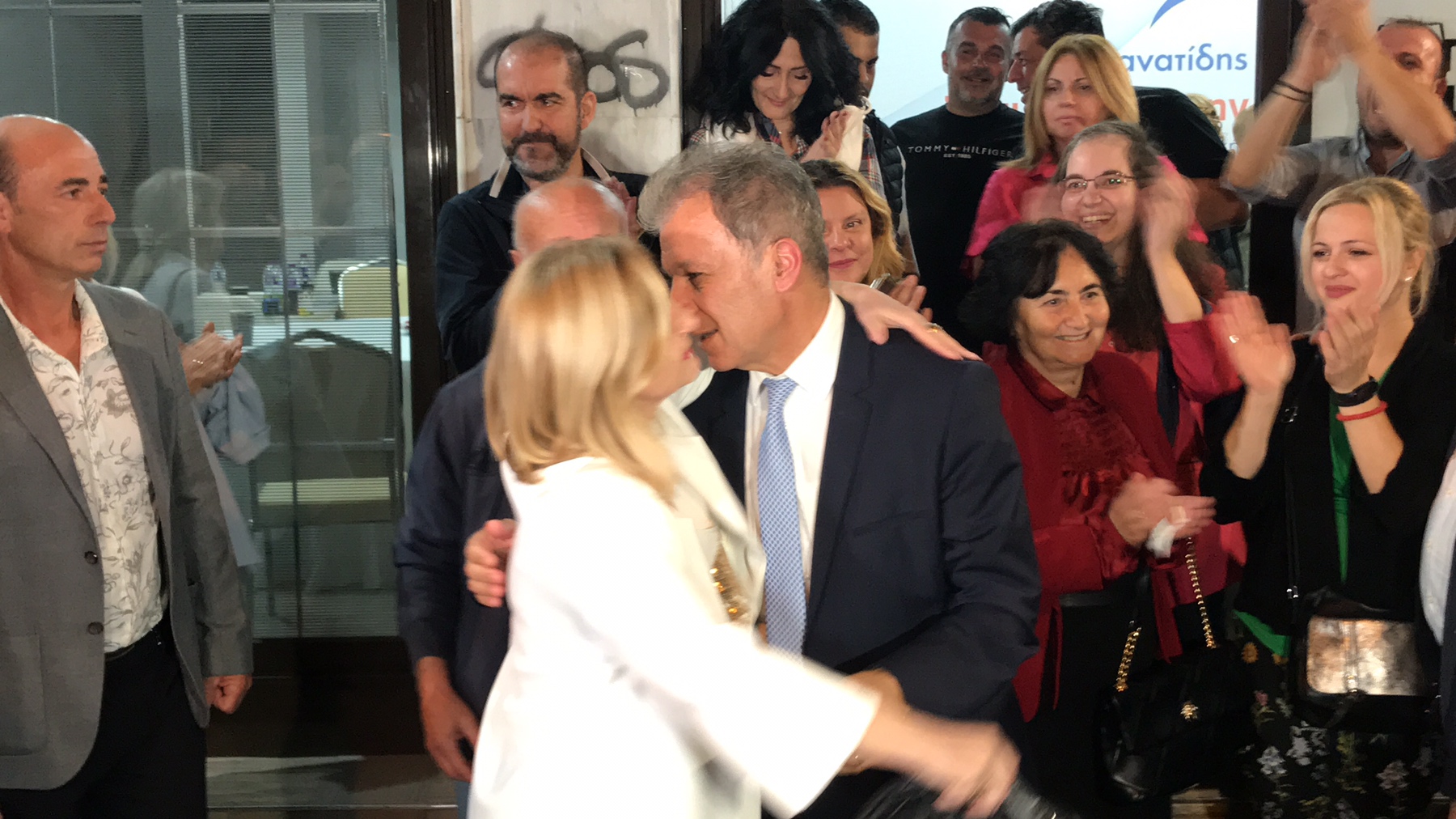 » kozan.gr: Οι αγκαλιές του νέου Περιφερειάρχη Δ. Μακεδονίας Γιώργου ...