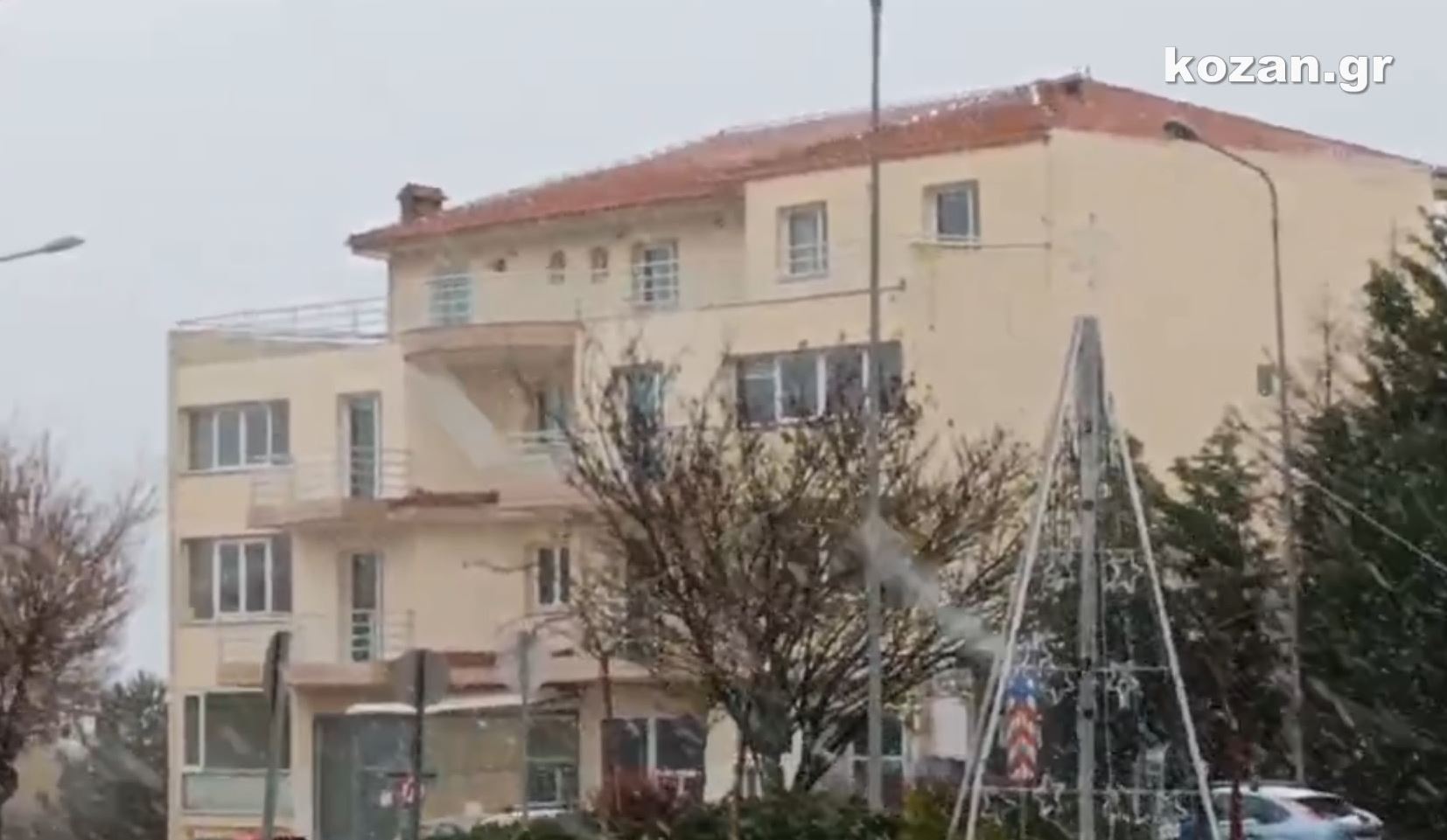 » kozan.gr Ώρα 11:30 π.μ.: Έντονη χιονόπτωση, αυτή την ώρα, στην πόλη ...