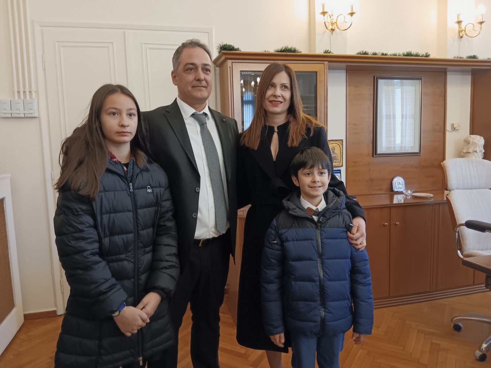 » kozan.gr: Αντάλλαξαν ευχές κι έκοψαν τη βασιλόπιτα στο Δημαρχείο ...