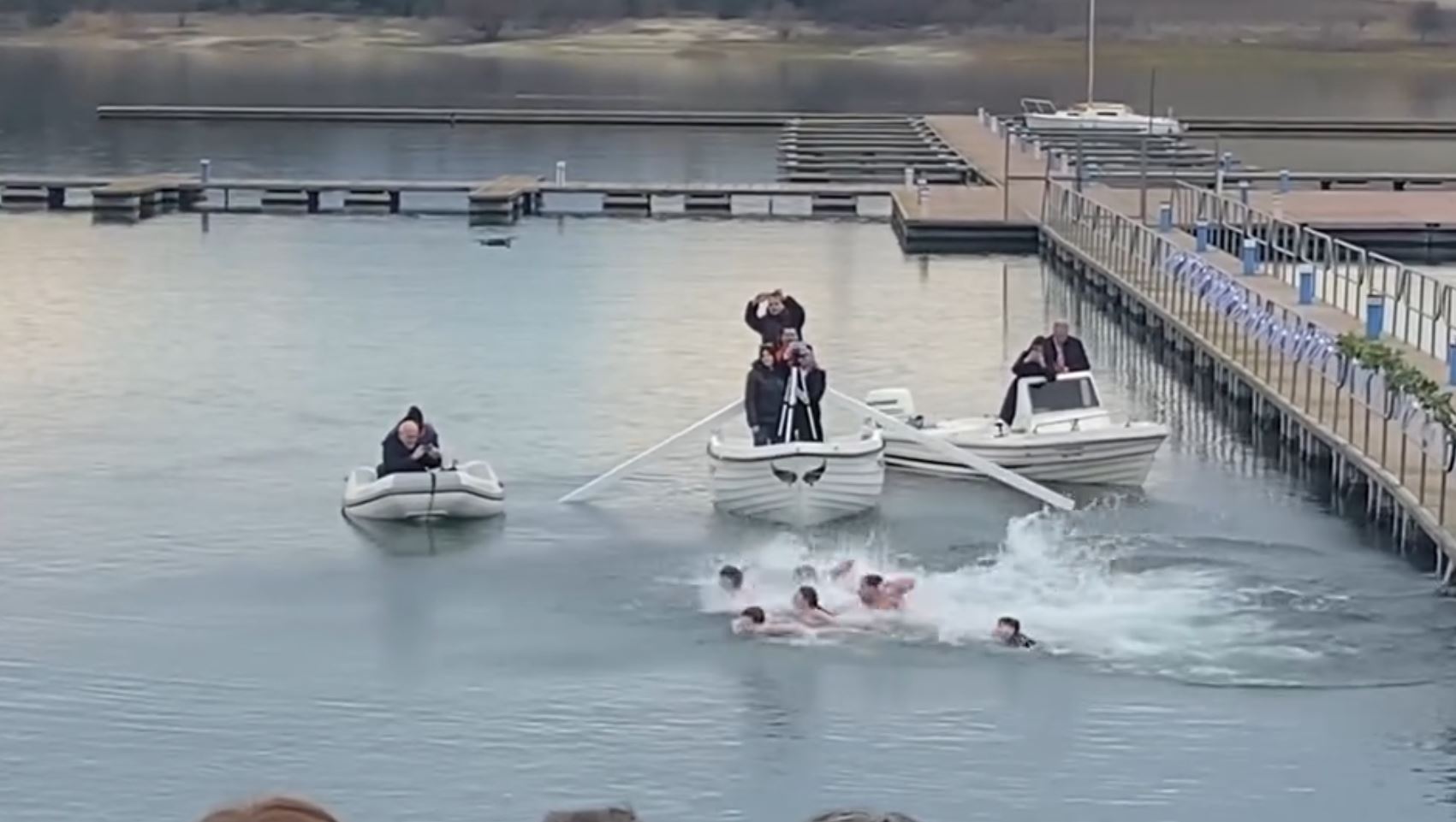 » kozan.gr: O Καθαγιασμός των υδάτων στην Λίμνη Πολυφύτου για τον εορτασμό των Θεοφανείων 2024 ...