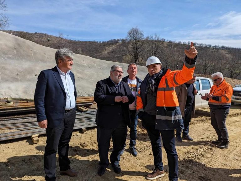 Ο δήμαρχος Εορδαίας στη σήραγγα της Κλεισούρας (φωτογραφίες) – fouit.gr