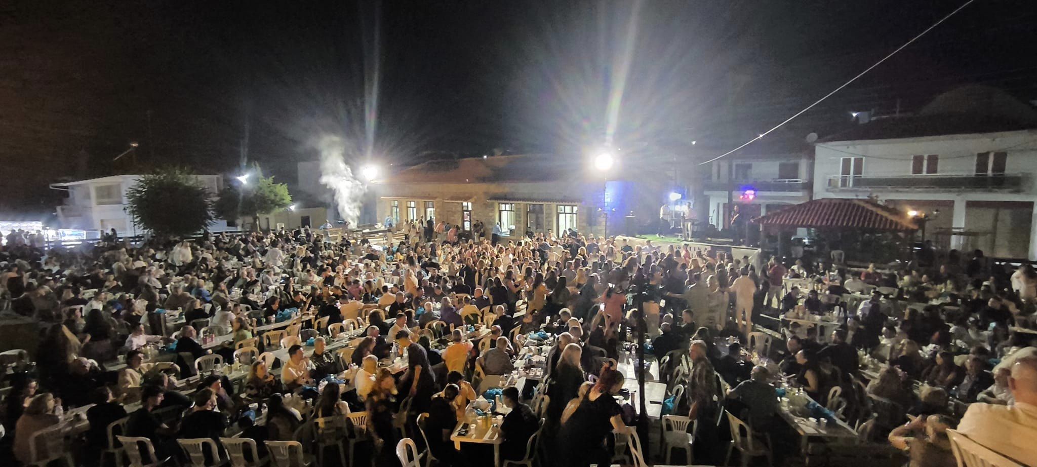 » kozan.gr: ¨Βούλιαξε” από κόσμο το Λιβαδερό, το βράδυ της Παρασκευής 26/7, στο αντάμωμα ...