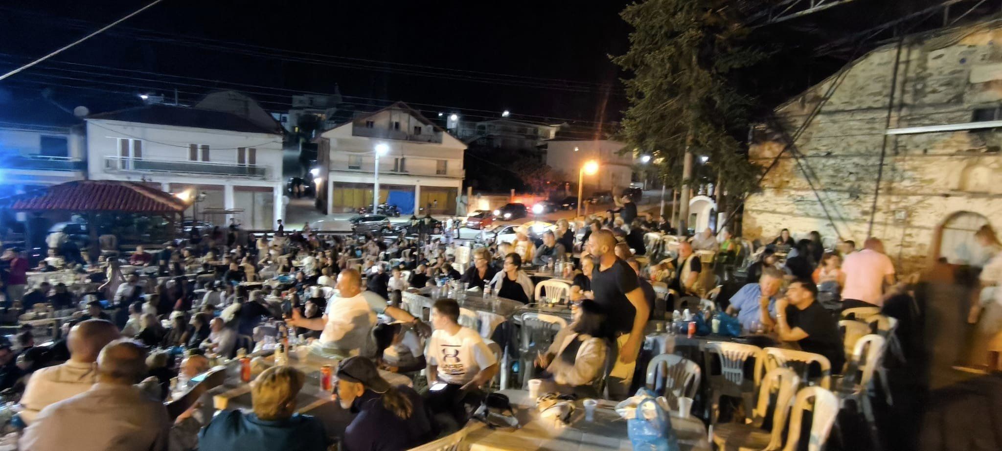 » kozan.gr: ¨Βούλιαξε” από κόσμο το Λιβαδερό, το βράδυ της Παρασκευής 26/7, στο αντάμωμα ...