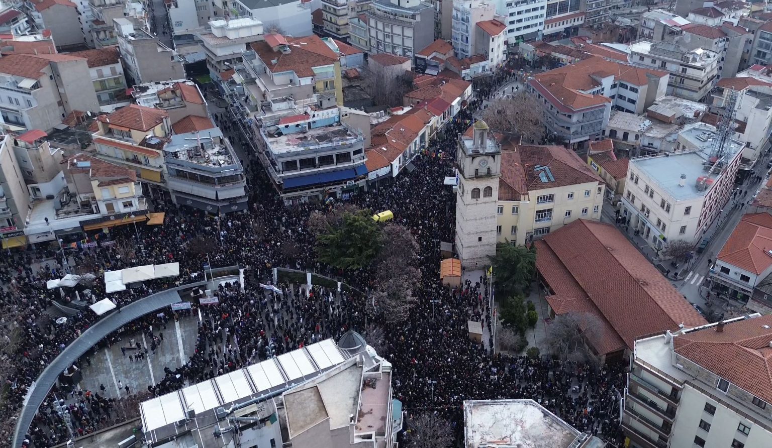 Εναέριες φωτογραφίες αναγνώστη του kozan.gr από τη σημερινή συγκέντρωση ...