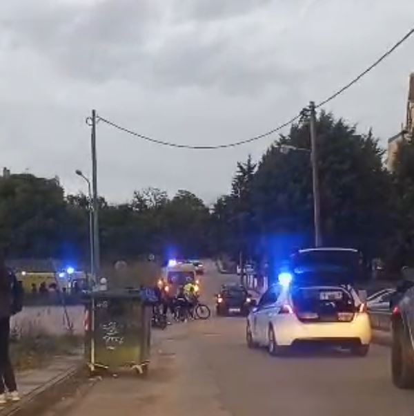 » kozan.gr: Ώρα 20:35: Koζάνη: Δύο ασθενοφόρα στην οδό Χρυσοστόμου Σμύρνης (Βίντεο & Φωτογραφία)