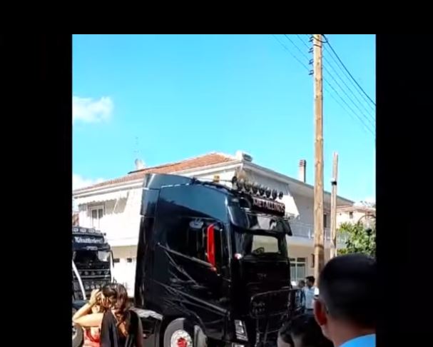 » kozan.gr: Γάμος με νταλίκες «ξεσήκωσε» την Πτολεμαΐδα το απόγευμα του Σαββάτου 19 Ιουλίου (Βίντεο)