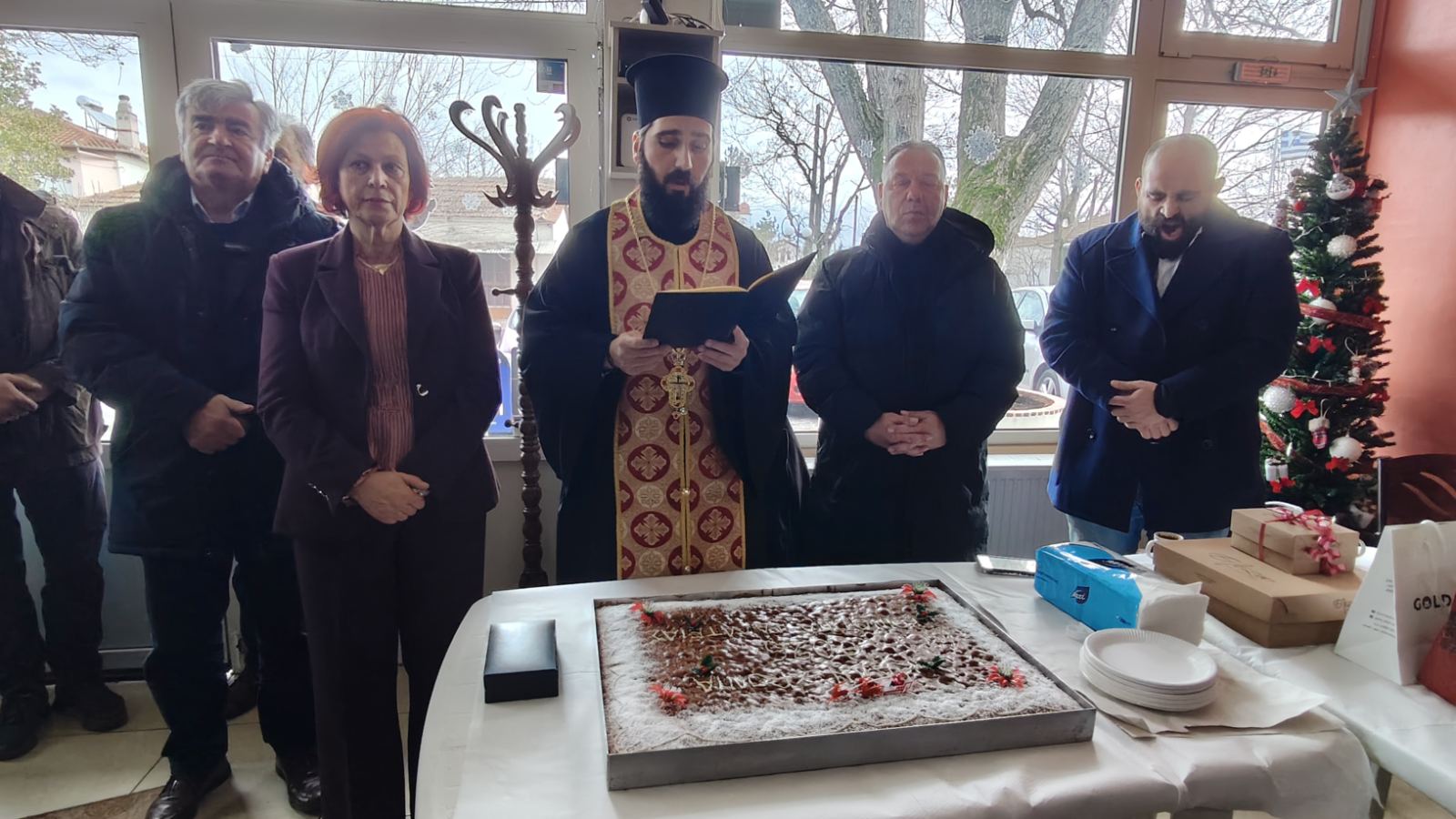 » kozan.gr: Πραγματοποιήθηκε το πρωί της Κυριακής 11 Ιανουαρίου η κοπή πίτας της Τ.Κ. Γαλάτειας ...