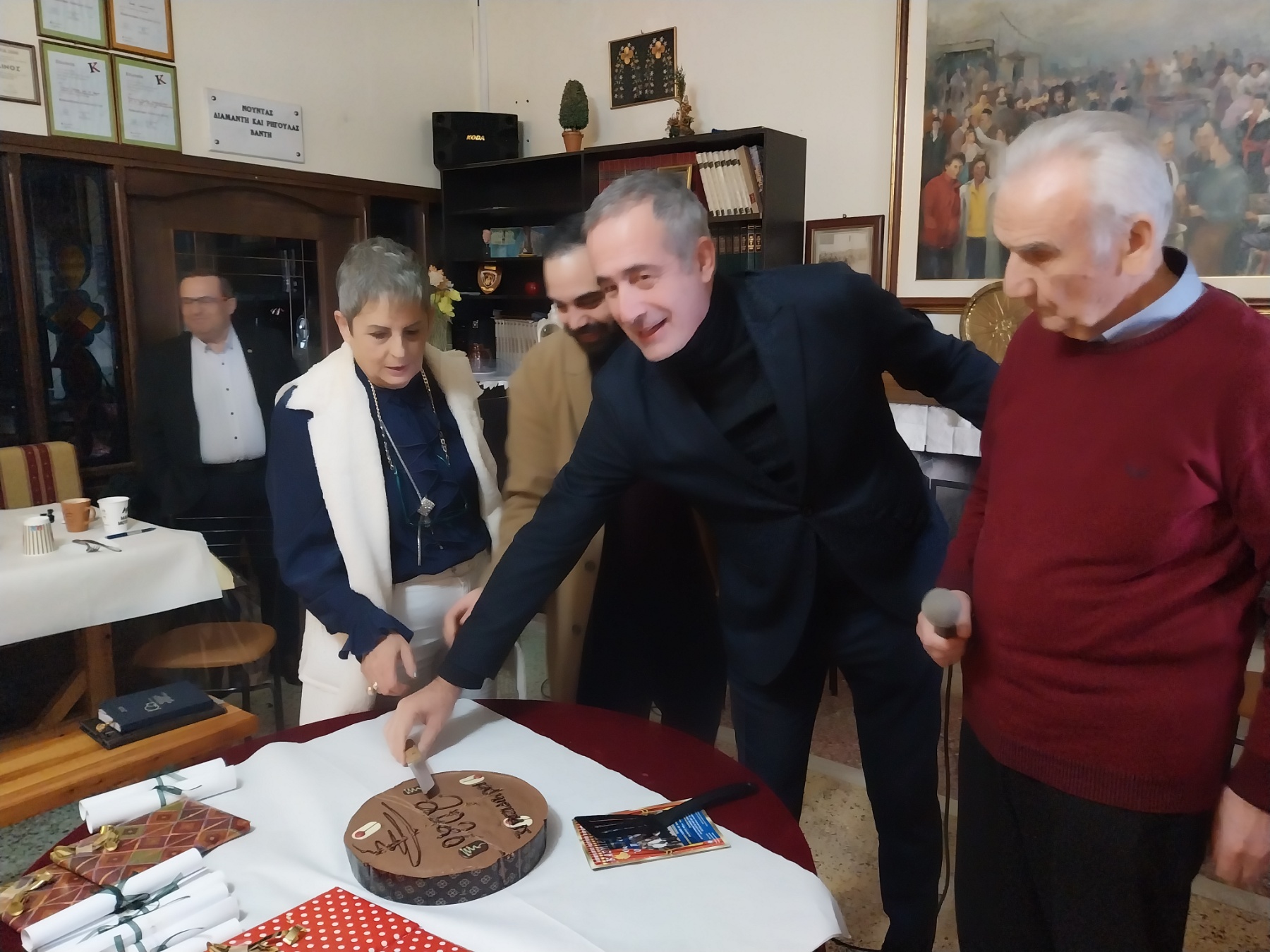 » kozan.gr: Koζάνη: Oι “Κασμιρτζήδις» έκοψαν πίτα την Κυριακή 11 Ιανουαρίου (Βίντεο & Φωτογραφίες)